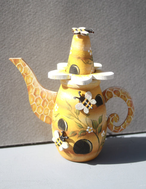 Mini Beehive and Queen Bee Accessories – PineCraft Inc